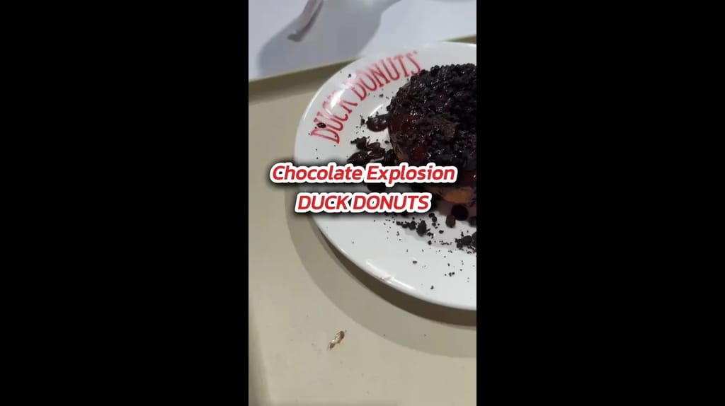 รีวิว Chocolate Explosion ที่ DUCK DONUTS ช็อกโกแลตเข้มข้น หน้าแน่น ...