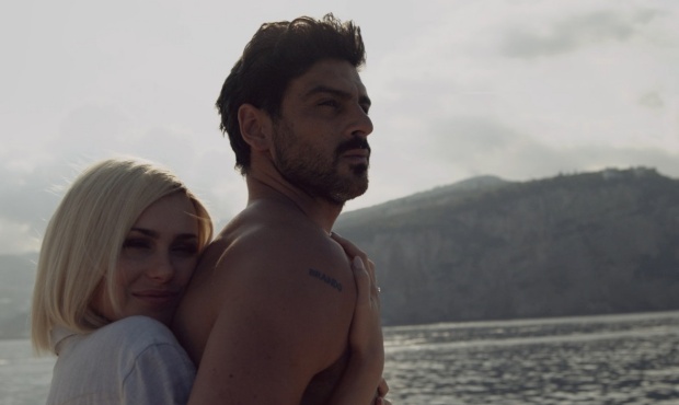 พระเอกตอบชัด! ฉากบันลือโลกในหนังอีโรติกดัง "365 Dni" เล่นจริง-เจ็บจริงหรือไม่? - แทงบอลออนไลน์ ...