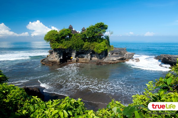 เที่ยวบาหลี สักการะวัดทานาต์ลอต Tanah Lot วัดบนโขดหินกลางทะเล