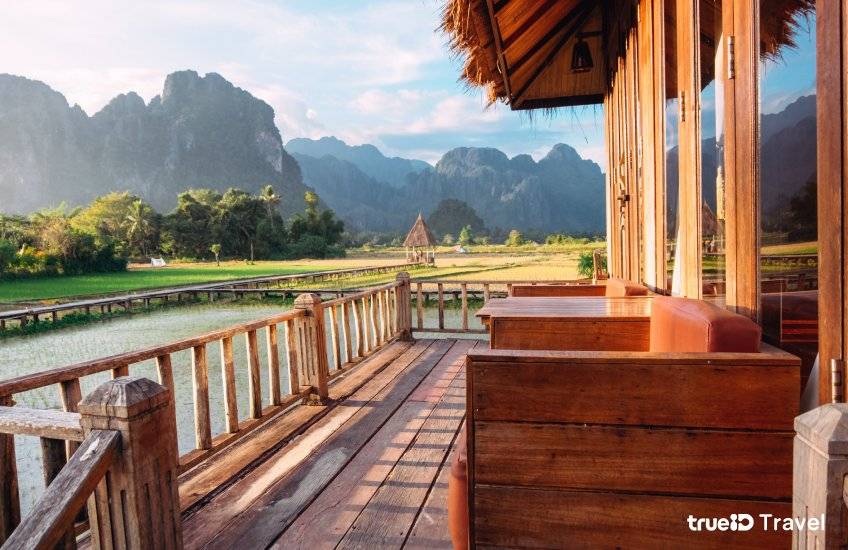 10 ที่พักวังเวียง ลาว 2022 ใกล้ชิดธรรมชาติ ชมวิวภูเขา ทุ่งนา เพลินๆ