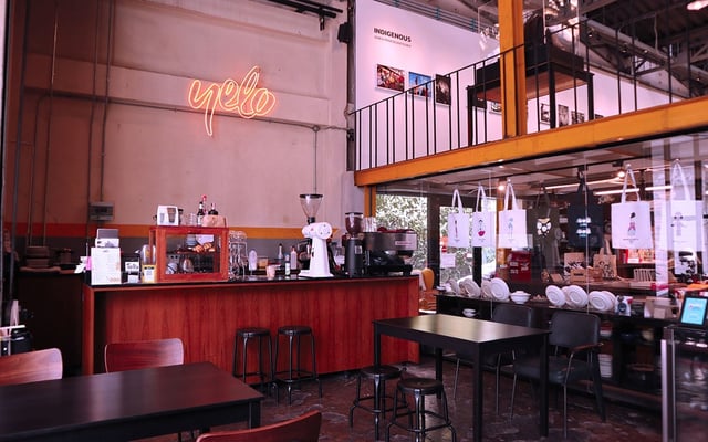 YELO HOUSE CAFE'