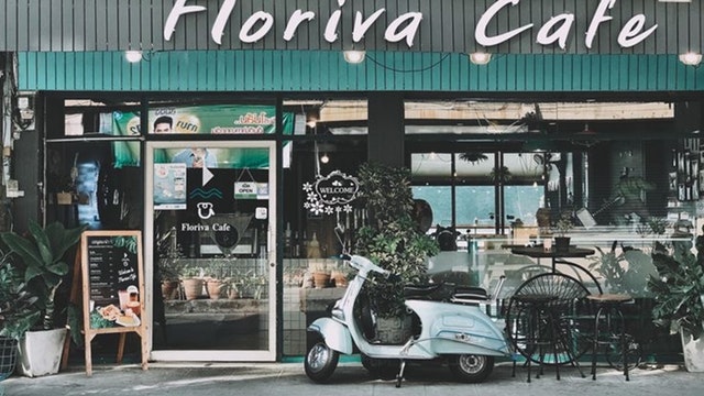 กาแฟริมน้ำ “Floriva Cafe” นั่งชิวๆ เสพวิวธรรมชาติ