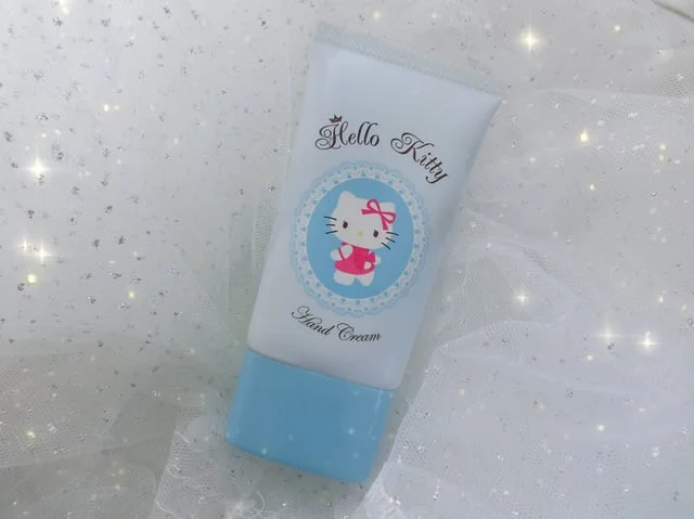 มือนุ่มน่าสัมผัสด้วยHello Kitty Hand Cream