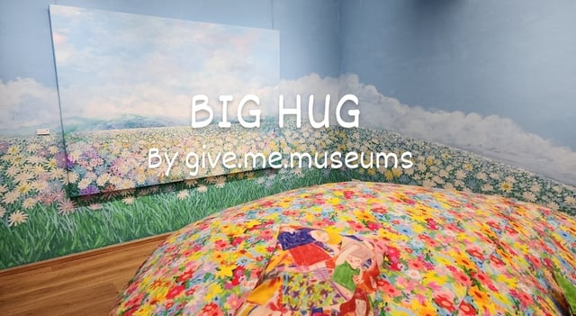 เดินดูดอกไม้สีสันสดใส ที่นิทรรศการ BIG HUG เพลินจิต