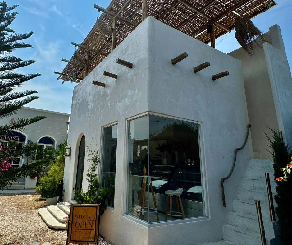 หนุ่ม-สุทน ชวนมานั่งจิบกาแฟริมบึง "Thong Thyme Cafe" บึงนวมินทร์ ถ.ประเสริฐมนูกิจ เขตบึงกุ่ม ...