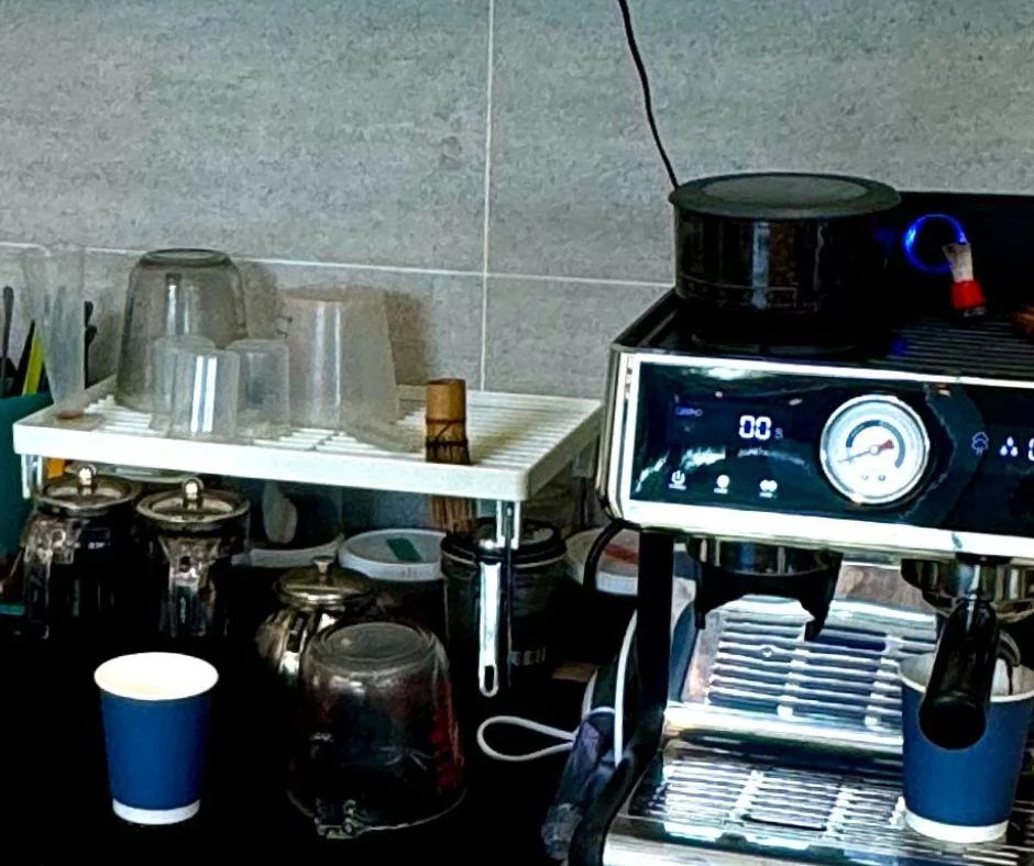 หนุ่ม-สุทน ชวนมานั่งจิบกาแฟริมบึง "Thong Thyme Cafe" บึงนวมินทร์ ถ.ประเสริฐมนูกิจ เขตบึงกุ่ม ...