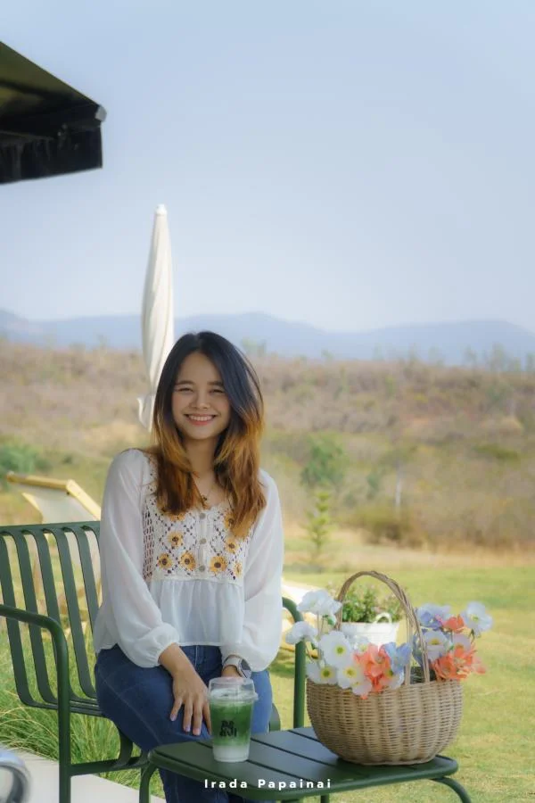 คาเฟ่วังน้ำเขียว At Hill Cafe วิวสวย บนเนินเขา ฟีลดีย์ นครราชสีมา