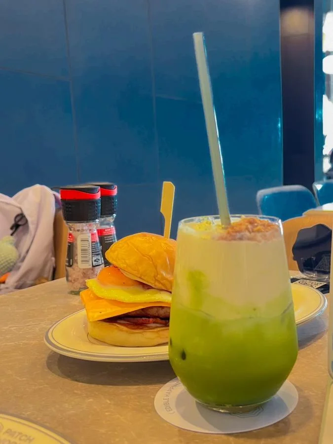 Cafe Patchwork: สัมผัสประสบการณ์คาเฟ่สุดชิค ใกล้ MRT บางอ้อ