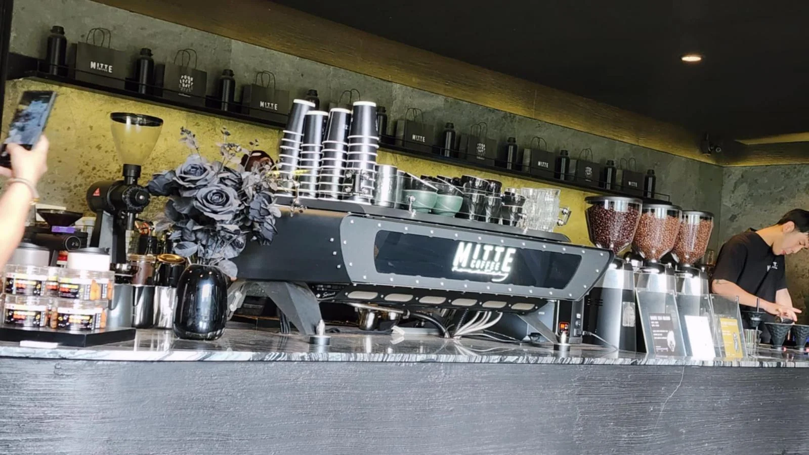 รีวิว Mitte Coffee Roastery คาเฟ่สายลอฟต์เพื่อคอกาแฟ