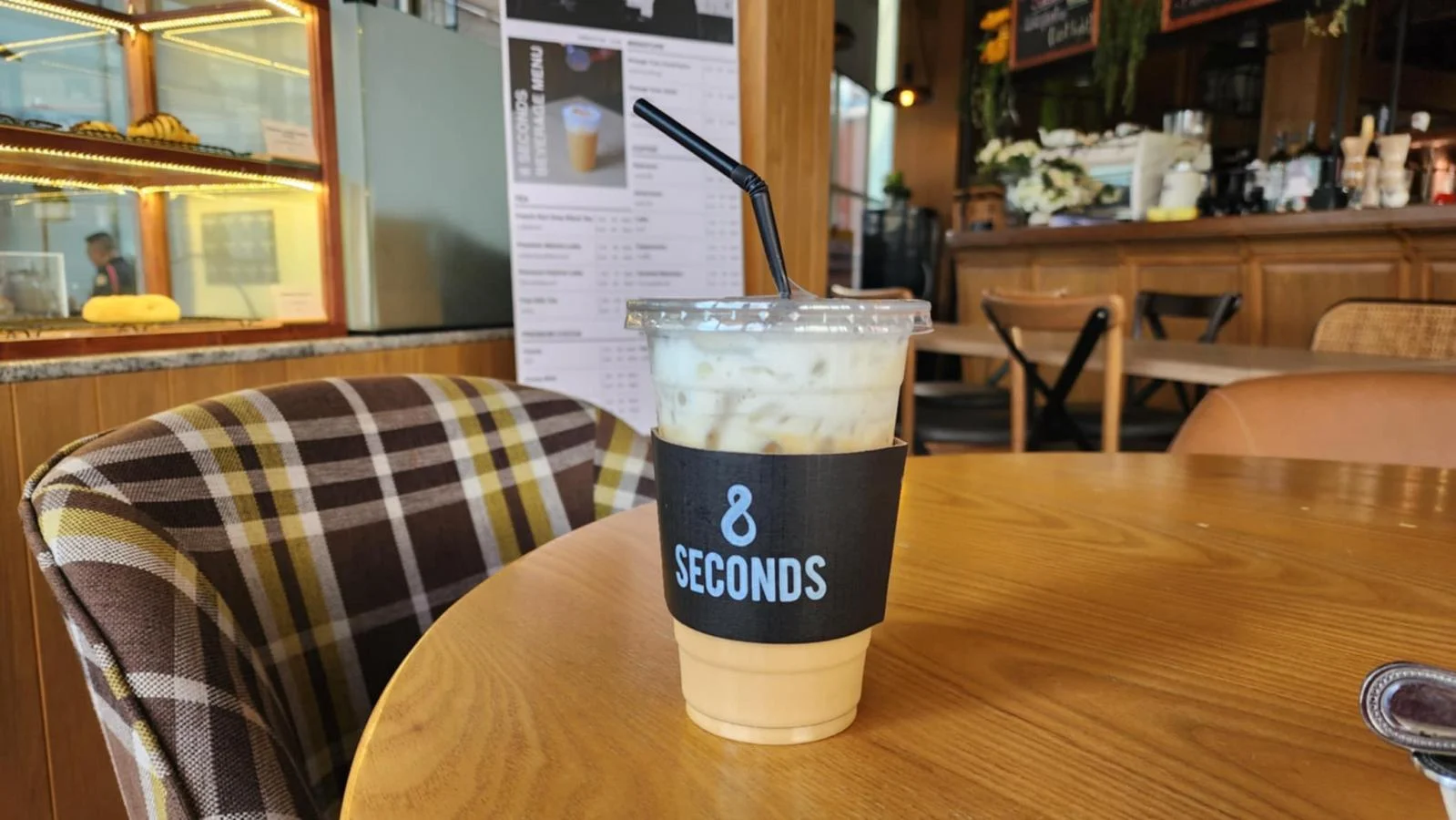 คอกาแฟห้ามพลาด! คาเฟ่เช้า เมืองทองธานี 8 Seconds Cafe