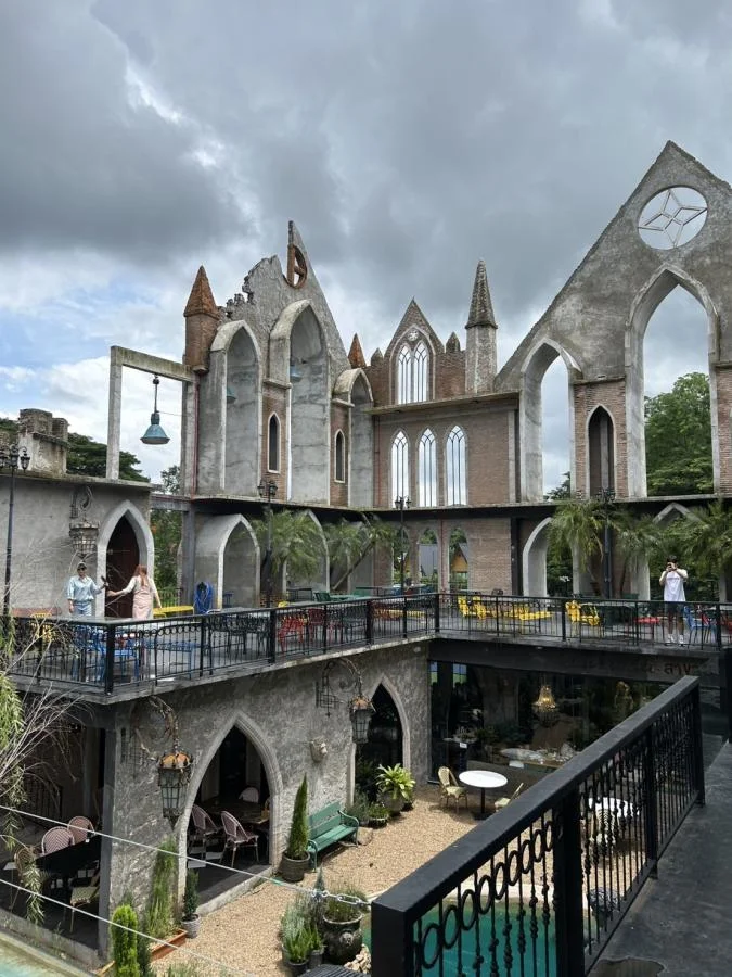 รีวิวร้าน Cafe Laura Bar and Restaurant สาขา 3 นครนายก