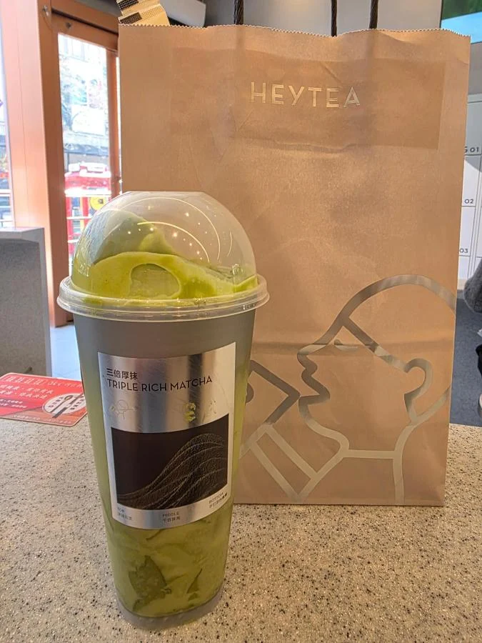 ตามลิซ่า ไปดื่มชาร้านดัง HEYTEA