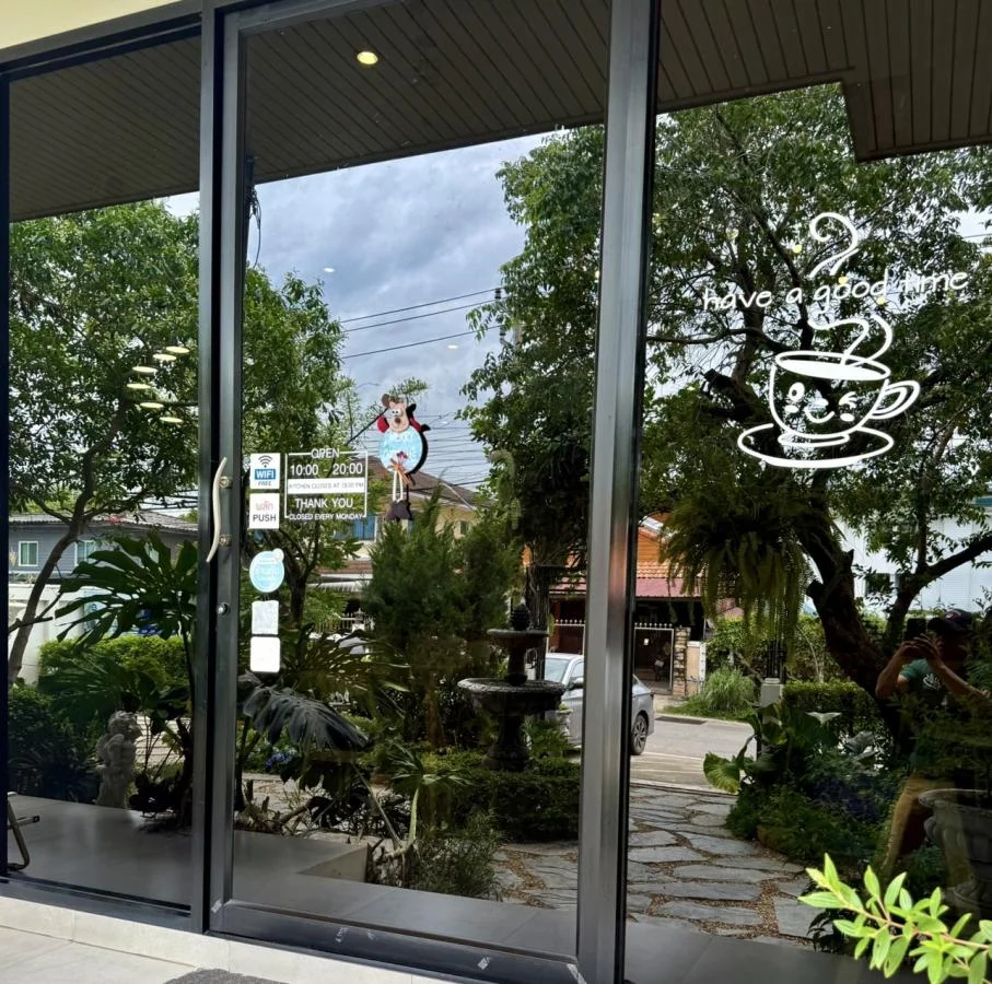 หนุ่ม-สุทน ชวนไปนั่งจิบกาแฟ "Mong Du Cha Cafe" อ.โชคชัย