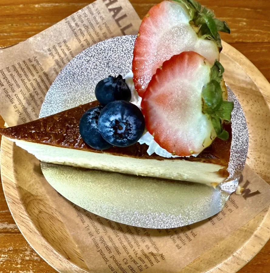 นั่งจิบกาแฟชิล ๆ "Timber Tales Cafe and Bistro khaoyai"
