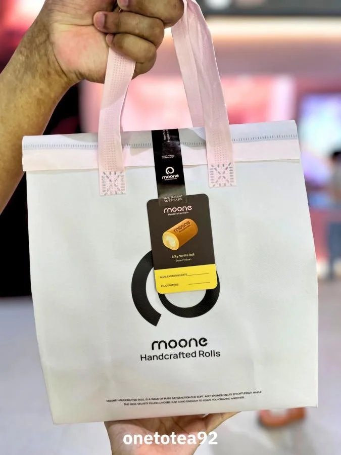 รีวิว Moone Rolls โรลเค้กแฮนด์คราฟต์ ชั้น 6 CentralwOrld