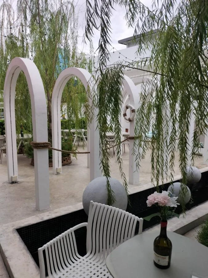 รีวิว Hom cafe and restaurant คาเฟ่ถ่ายรูปสวยสมุทรปราการ