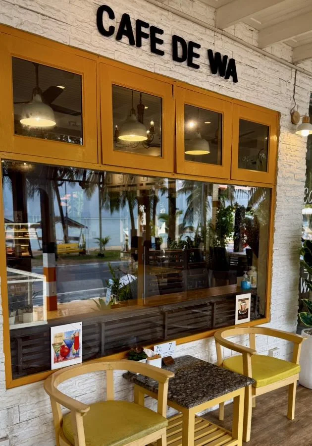นั่งจิบกาแฟริมทะเลหาดบ้านกรูด Cafe De We จ.ประจวบคีรีขันธ์