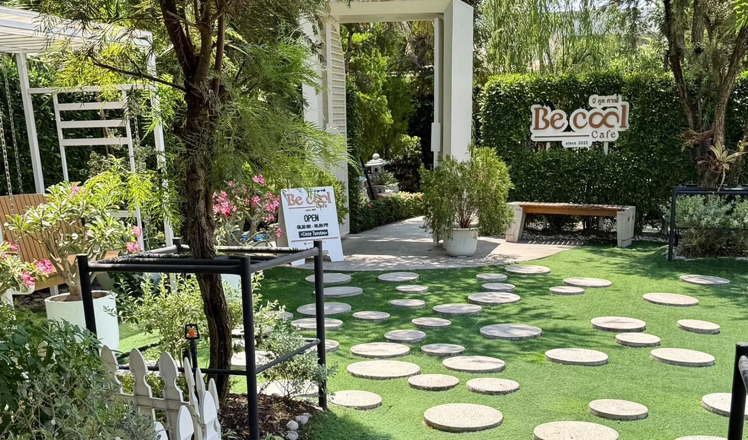 นั่งจิบกาแฟชิล ๆ "Be Cool Cafe" อ.บ้านแพ้ว จ.สมุทรสาคร